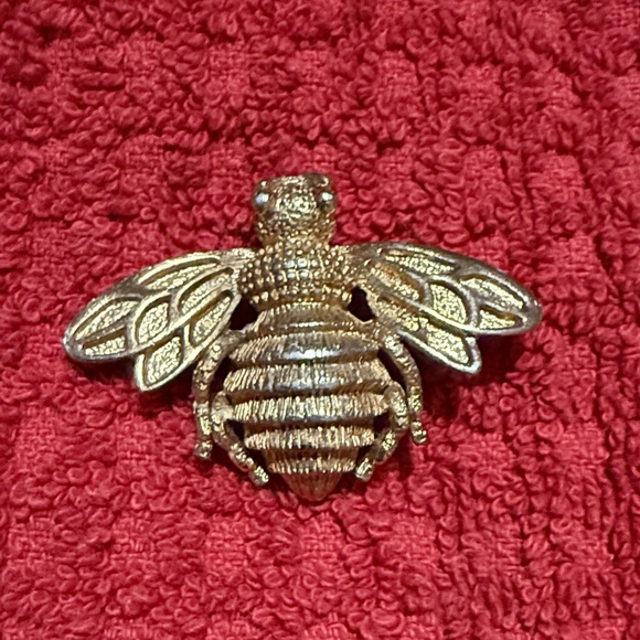 Avon | Jewelry | Avon Vintage Gold Bee Pin | Poshmark